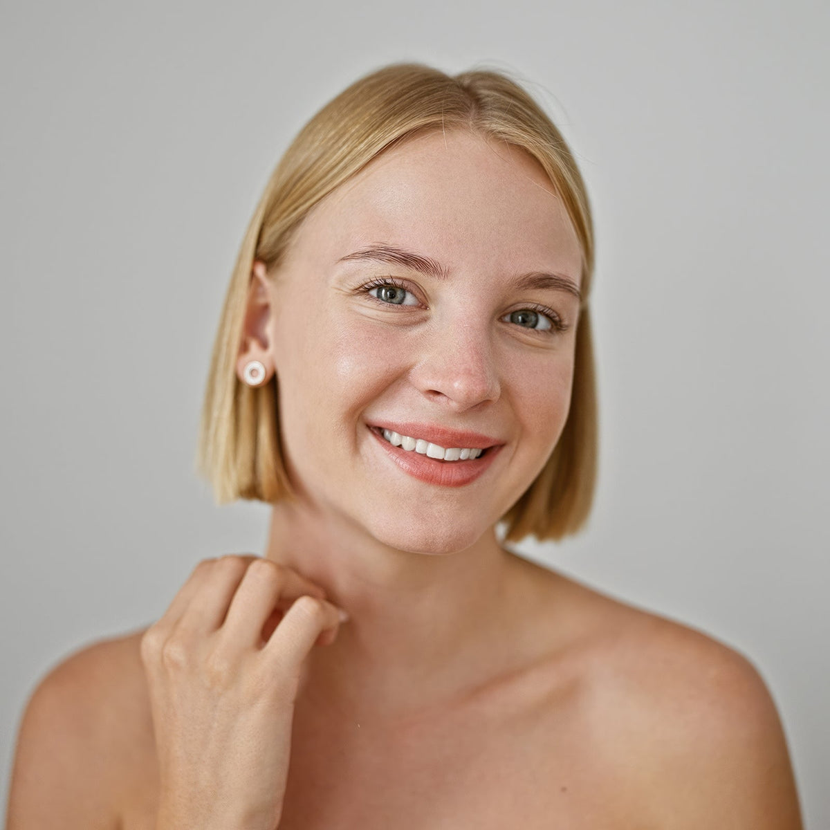 The Benefits of White Empress Jade Gua Sha – Saian Skin Care